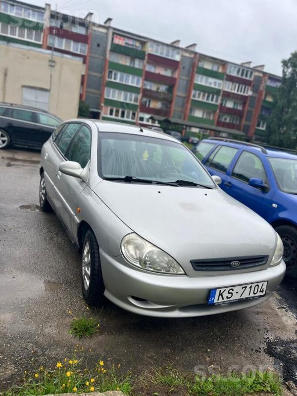 Grey Kia Rio 2002 in Aizkraukle, with an engine capacity of 1.60 L and mileage of 153 thousand km for 820 €, photo 2 on AUTOMOTO.COM.LV