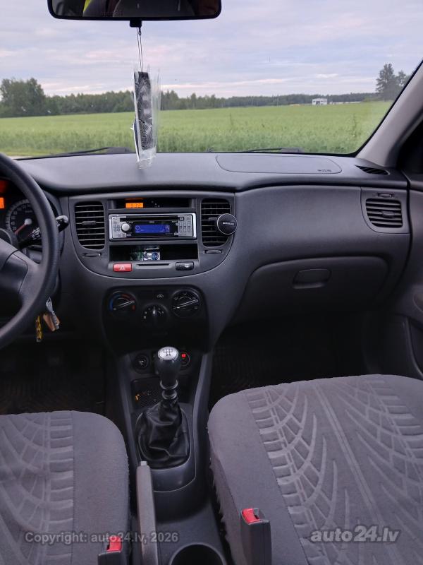 Kia Rio 2005 in Narva, with an engine capacity of 1.40 L and mileage of 133 thousand km for 2200 €, photo 5 on AUTOMOTO.COM.LV