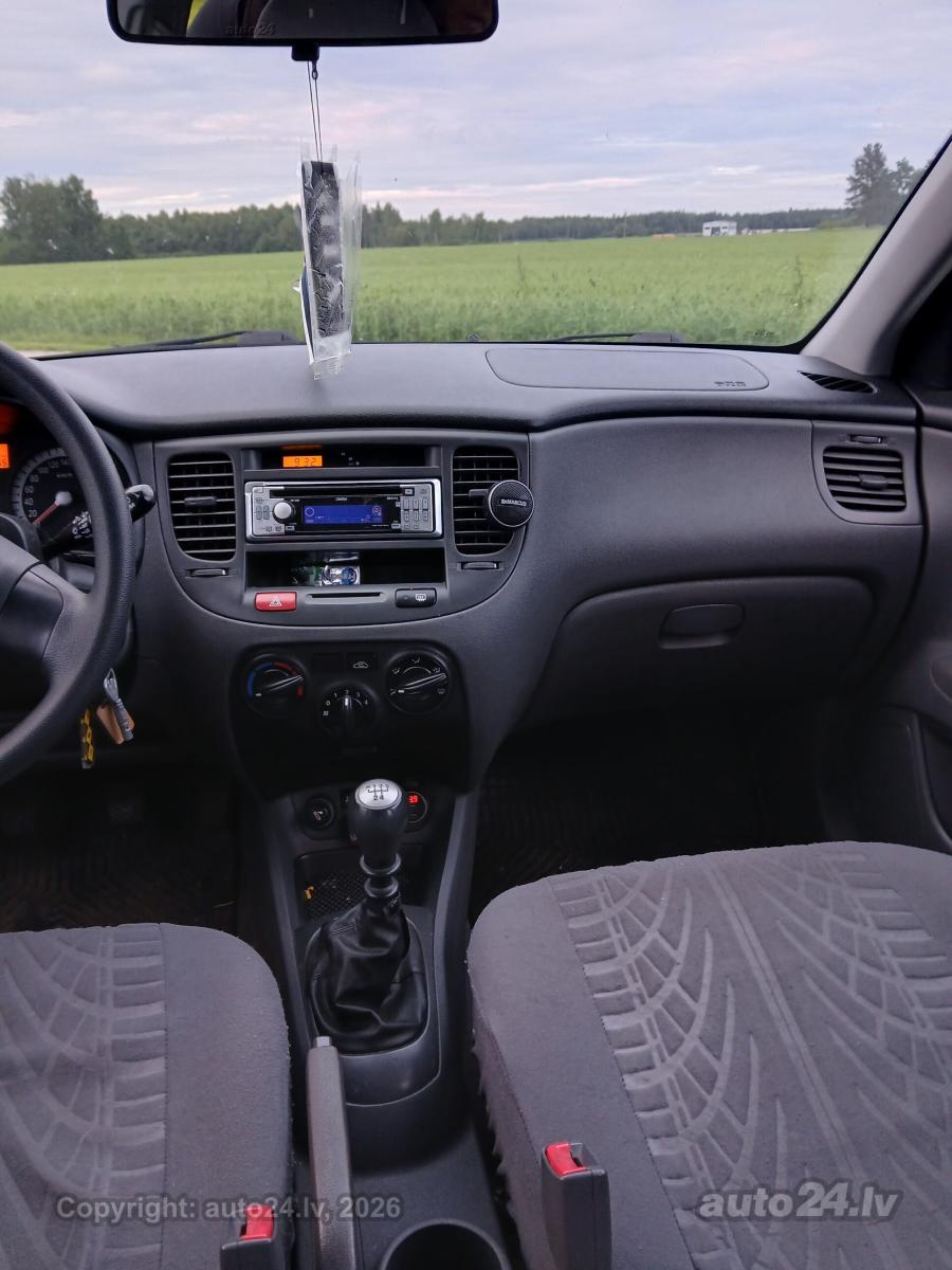 Kia Rio 2005 in Narva, with an engine capacity of 1.40 L and mileage of 133 thousand km for 2200 €, photo 6 on AUTOMOTO.COM.LV