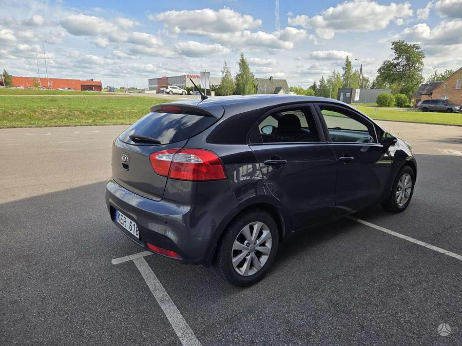 Kia Rio 2013 Kuršėnai, ar dzinēja tilpumu 1.40 L un nobraukumu 127 tūkst. km par 3900 €, foto 5 vietnē AUTOMOTO.COM.LV
