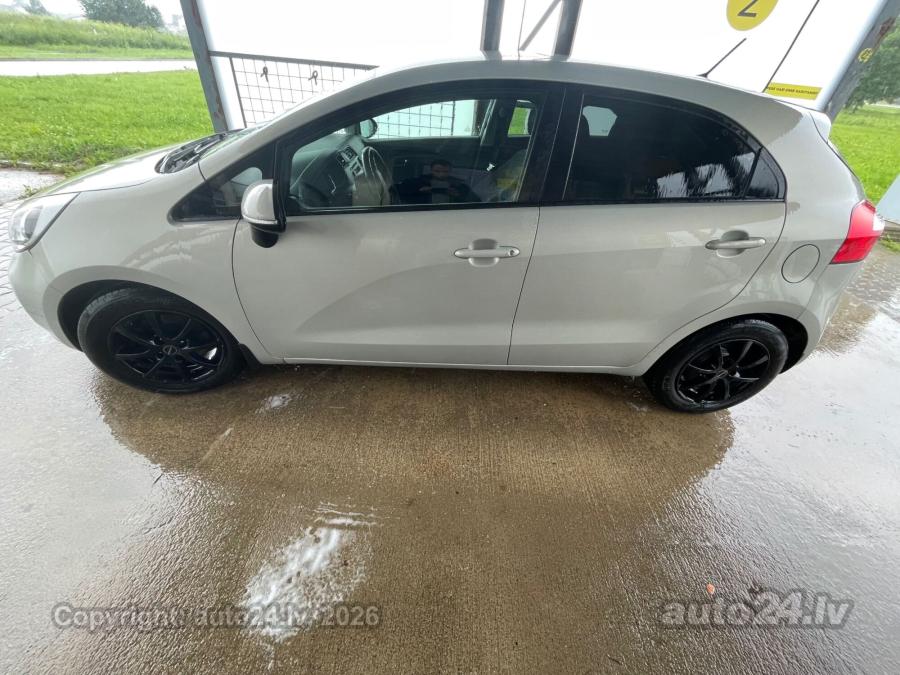Kia Rio 2014 in Rakvere, with an engine capacity of 1.40 L and mileage of 193 thousand km for 4300 €, photo 9 on AUTOMOTO.COM.LV