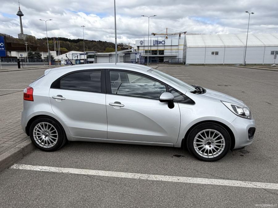 Kia Rio 2015 in Vilnius, with an engine capacity of 1.12 L and mileage of 211 thousand km for 2900 €, photo 4 on AUTOMOTO.COM.LV