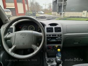Oranžs Kia Rio 2004 Tallina, ar dzinēja tilpumu 1.50 L un nobraukumu 189 tūkst. km par 799 €, foto 9 vietnē AUTOMOTO.COM.LV