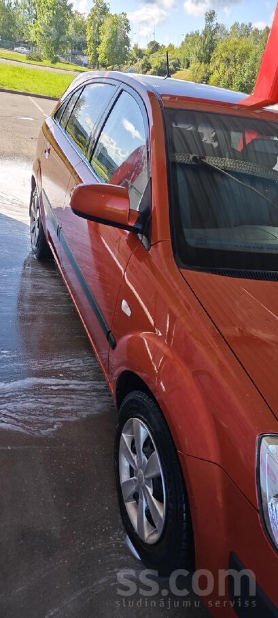 Orange Kia Rio 2006 in Riga, with an engine capacity of 1.40 L and mileage of 140 thousand km for 1400 €, photo 6 on AUTOMOTO.COM.LV