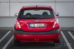 Red Kia Rio 2005 in Riga, with an engine capacity of 1.60 L and mileage of 113 thousand km for 2950 €, photo 6 on AUTOMOTO.COM.LV
