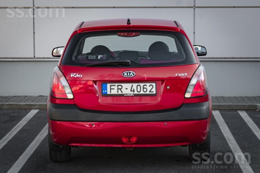 Red Kia Rio 2005 in Riga, with an engine capacity of 1.60 L and mileage of 113 thousand km for 2950 €, photo 6 on AUTOMOTO.COM.LV