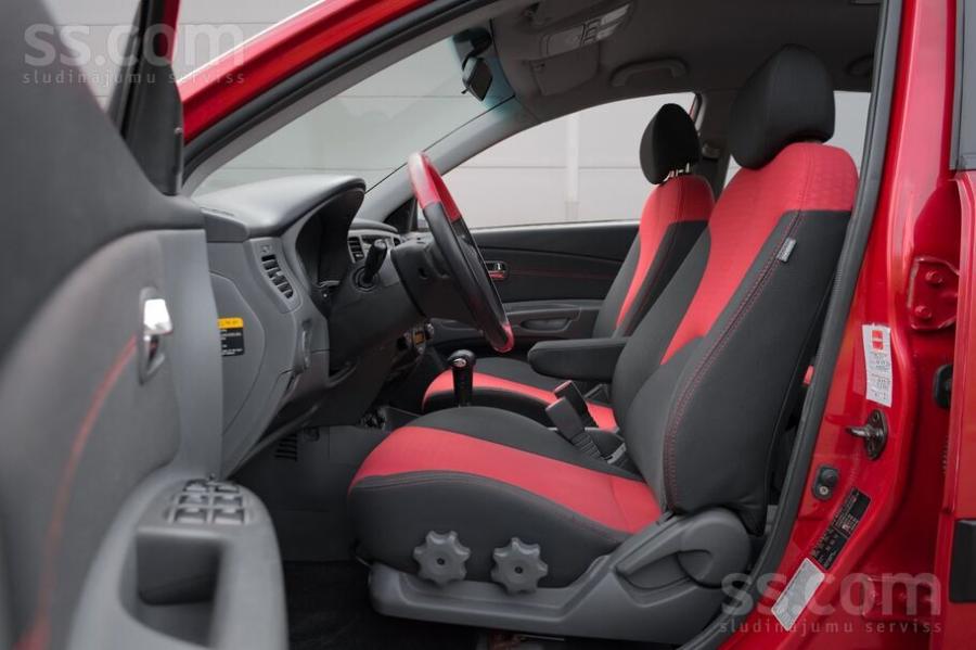 Red Kia Rio 2005 in Riga, with an engine capacity of 1.60 L and mileage of 113 thousand km for 2950 €, photo 10 on AUTOMOTO.COM.LV