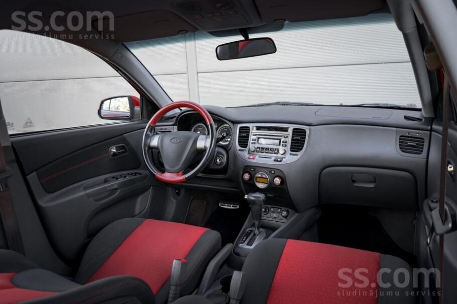Red Kia Rio 2005 in Riga, with an engine capacity of 1.60 L and mileage of 113 thousand km for 2950 €, photo 14 on AUTOMOTO.COM.LV