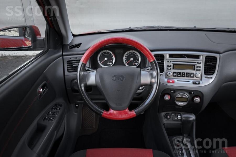 Red Kia Rio 2005 in Riga, with an engine capacity of 1.60 L and mileage of 113 thousand km for 2950 €, photo 17 on AUTOMOTO.COM.LV