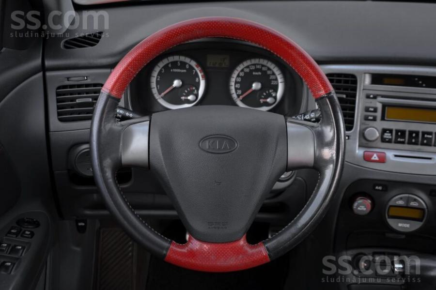 Red Kia Rio 2005 in Riga, with an engine capacity of 1.60 L and mileage of 113 thousand km for 2950 €, photo 19 on AUTOMOTO.COM.LV