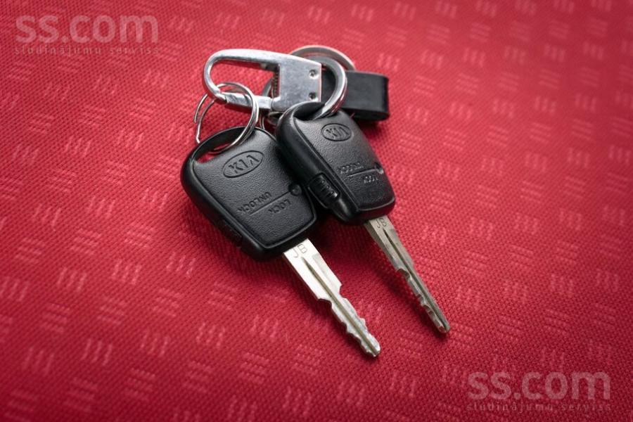 Red Kia Rio 2005 in Riga, with an engine capacity of 1.60 L and mileage of 113 thousand km for 2950 €, photo 25 on AUTOMOTO.COM.LV