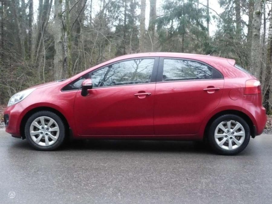 Red Kia Rio 2012 in Kaisiadorys, with an engine capacity of 1.12 L and mileage of 480 thousand km for 1950 €, photo 3 on AUTOMOTO.COM.LV