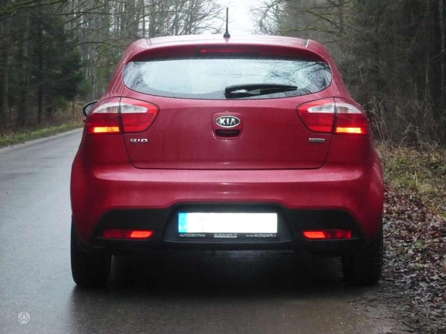 Red Kia Rio 2012 in Kaisiadorys, with an engine capacity of 1.12 L and mileage of 480 thousand km for 1950 €, photo 5 on AUTOMOTO.COM.LV