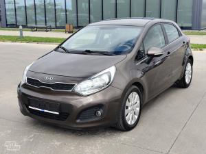 Red Kia Rio 2012 in Siauliai, with an engine capacity of 1.10 L and mileage of 270 thousand km for 4150 €, photo 3 on AUTOMOTO.COM.LV