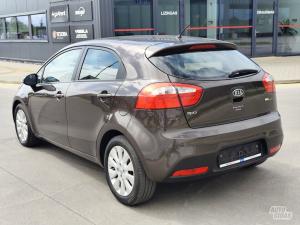 Red Kia Rio 2012 in Siauliai, with an engine capacity of 1.10 L and mileage of 270 thousand km for 4150 €, photo 6 on AUTOMOTO.COM.LV