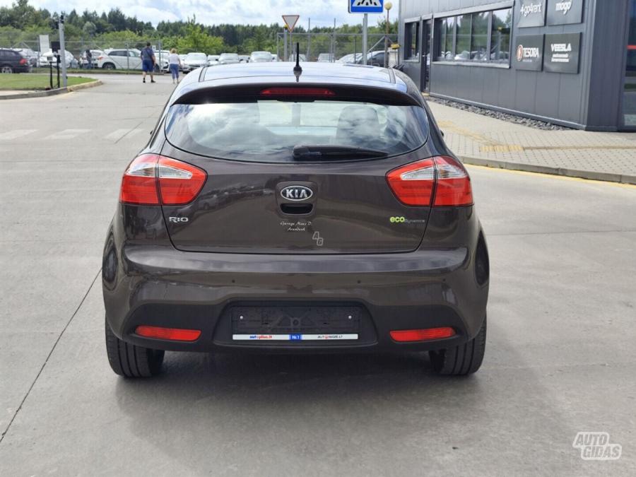 Red Kia Rio 2012 in Siauliai, with an engine capacity of 1.10 L and mileage of 270 thousand km for 4150 €, photo 7 on AUTOMOTO.COM.LV