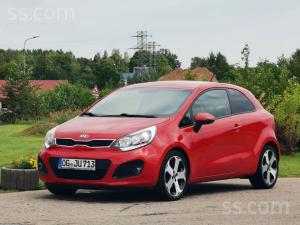 Sarkans Kia Rio 2013 Rīga, ar dzinēja tilpumu 1.20 L un nobraukumu 235 tūkst. km par 3650 €, foto  vietnē AUTOMOTO.COM.LV