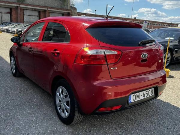 Red Kia Rio 2013 in Daugavpils, with an engine capacity of 1.20 L and mileage of 196 thousand km for 3850 €, photo 4 on AUTOMOTO.COM.LV