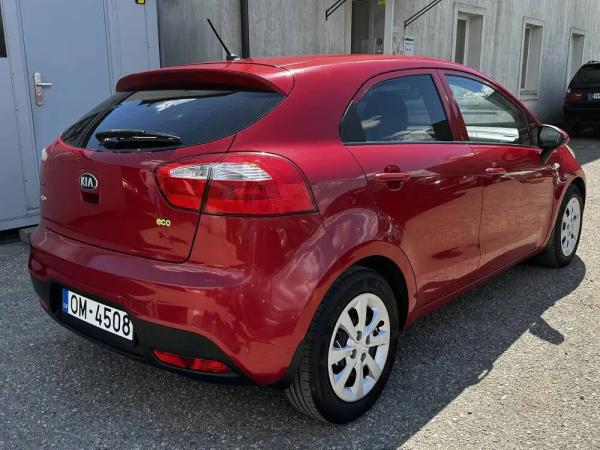 Red Kia Rio 2013 in Daugavpils, with an engine capacity of 1.20 L and mileage of 196 thousand km for 3850 €, photo 6 on AUTOMOTO.COM.LV