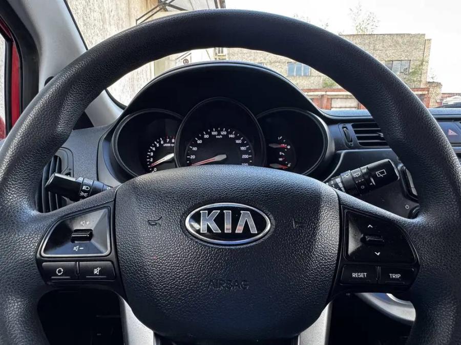 Red Kia Rio 2013 in Daugavpils, with an engine capacity of 1.20 L and mileage of 196 thousand km for 3850 €, photo 20 on AUTOMOTO.COM.LV