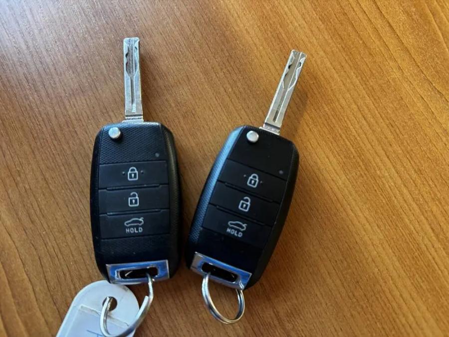 Red Kia Rio 2013 in Daugavpils, with an engine capacity of 1.20 L and mileage of 196 thousand km for 3850 €, photo 27 on AUTOMOTO.COM.LV