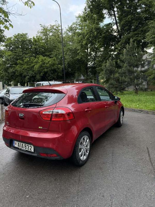 Sarkans Kia Rio 2014 Viļņa, ar dzinēja tilpumu 1.12 L un nobraukumu 175 tūkst. km par 2300 €, foto 3 vietnē AUTOMOTO.COM.LV