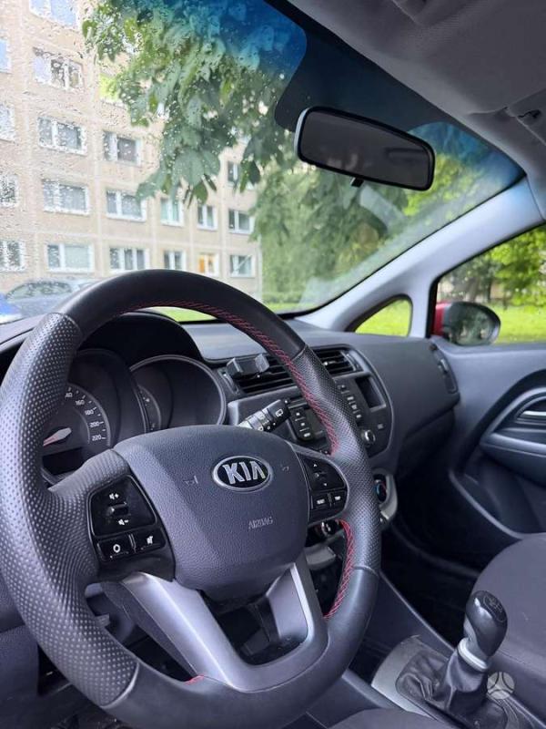 Sarkans Kia Rio 2014 Viļņa, ar dzinēja tilpumu 1.12 L un nobraukumu 175 tūkst. km par 2300 €, foto 7 vietnē AUTOMOTO.COM.LV