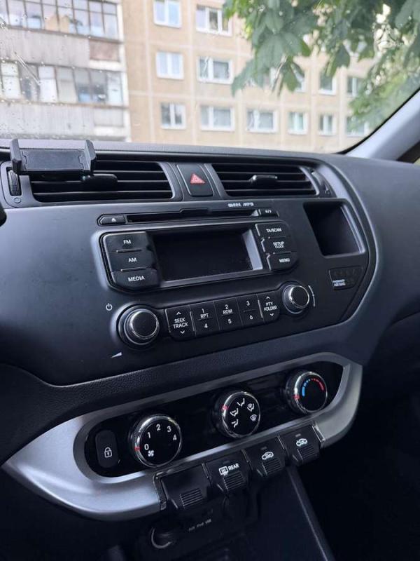 Sarkans Kia Rio 2014 Viļņa, ar dzinēja tilpumu 1.12 L un nobraukumu 175 tūkst. km par 2300 €, foto 9 vietnē AUTOMOTO.COM.LV