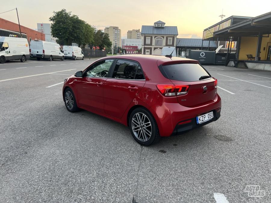 Red Kia Rio 2017 in Kaunas, with an engine capacity of 1.00 L and mileage of 87 thousand km for 10600 €, photo 4 on AUTOMOTO.COM.LV