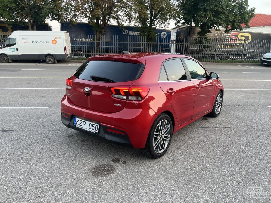 Red Kia Rio 2017 in Kaunas, with an engine capacity of 1.00 L and mileage of 87 thousand km for 10600 €, photo 6 on AUTOMOTO.COM.LV