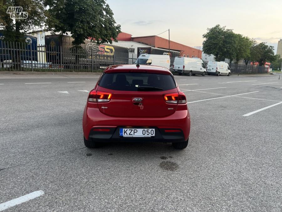 Red Kia Rio 2017 in Kaunas, with an engine capacity of 1.00 L and mileage of 87 thousand km for 10300 €, photo 5 on AUTOMOTO.COM.LV