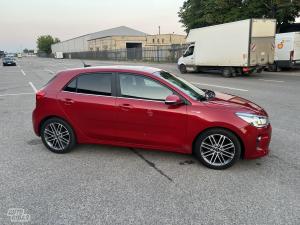 Red Kia Rio 2017 in Kaunas, with an engine capacity of 1.00 L and mileage of 87 thousand km for 10300 €, photo 7 on AUTOMOTO.COM.LV