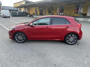 Red Kia Rio 2017 in Kaunas, with an engine capacity of 1.00 L and mileage of 87 thousand km for 9999 €, photo 3 on AUTOMOTO.COM.LV