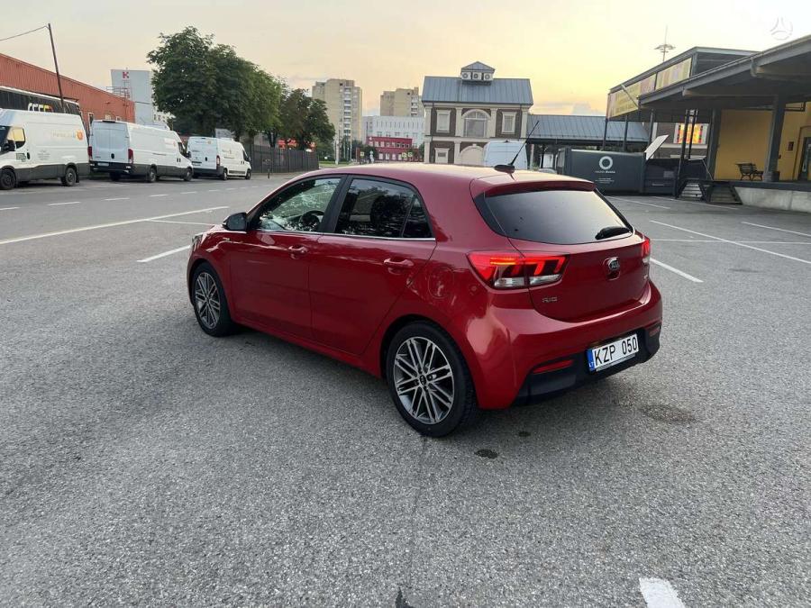 Red Kia Rio 2017 in Kaunas, with an engine capacity of 1.00 L and mileage of 87 thousand km for 9999 €, photo 4 on AUTOMOTO.COM.LV