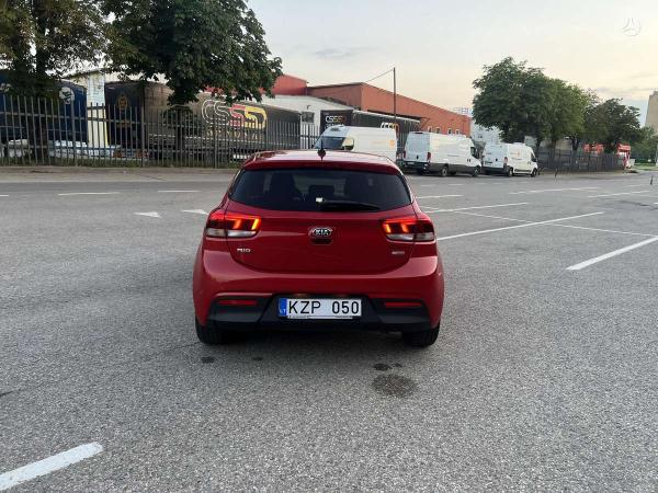 Red Kia Rio 2017 in Kaunas, with an engine capacity of 1.00 L and mileage of 87 thousand km for 9999 €, photo 4 on AUTOMOTO.COM.LV