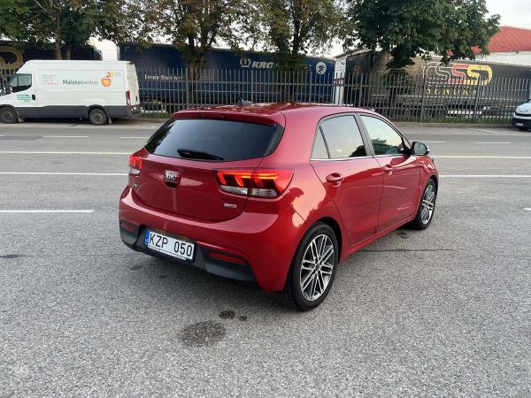 Red Kia Rio 2017 in Kaunas, with an engine capacity of 1.00 L and mileage of 87 thousand km for 9999 €, photo 5 on AUTOMOTO.COM.LV