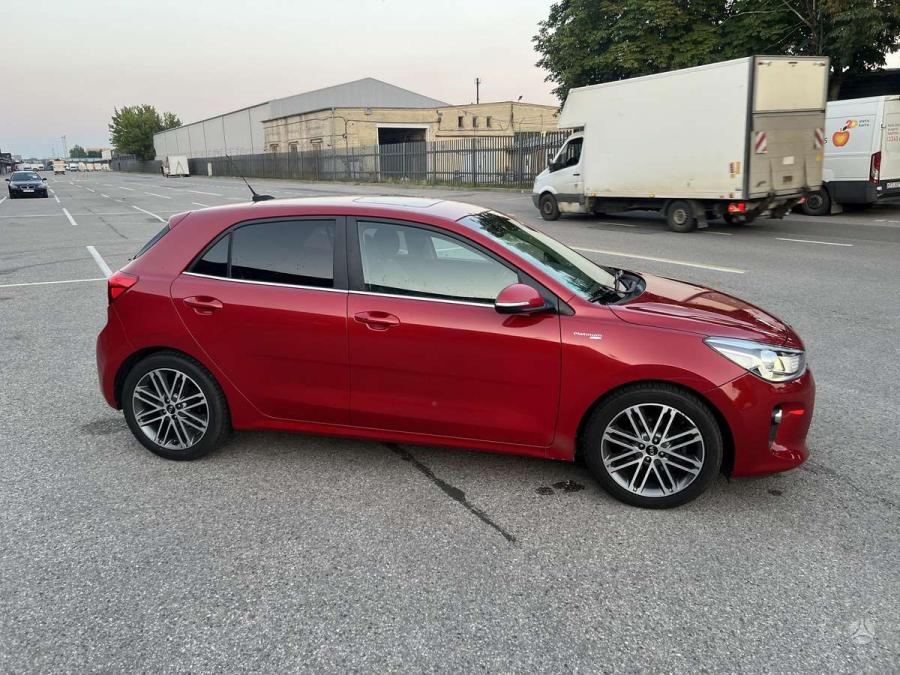 Red Kia Rio 2017 in Kaunas, with an engine capacity of 1.00 L and mileage of 87 thousand km for 9999 €, photo 7 on AUTOMOTO.COM.LV