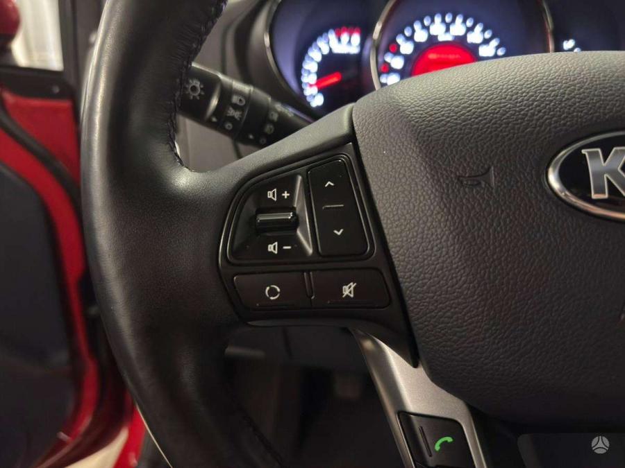 Sarkans Kia Rio 2017 Viļņa, ar dzinēja tilpumu 1.40 L un nobraukumu 102 tūkst. km par 6400 €, foto 19 vietnē AUTOMOTO.COM.LV