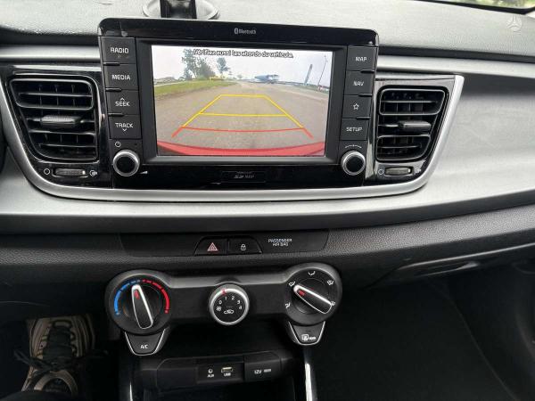 Red Kia Rio 2017 in Taurage, with an engine capacity of 1.40 L and mileage of 279 thousand km for 3300 €, photo 9 on AUTOMOTO.COM.LV