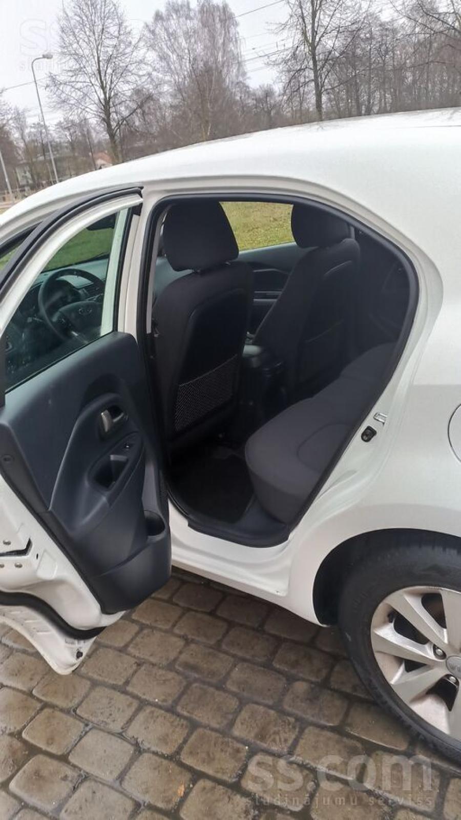 White Kia Rio 2011 in Riga, with an engine capacity of 1.40 L and mileage of 135 thousand km for 3550 €, photo 9 on AUTOMOTO.COM.LV