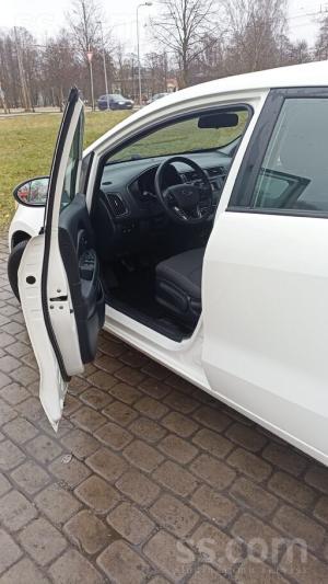White Kia Rio 2011 in Riga, with an engine capacity of 1.40 L and mileage of 135 thousand km for 3550 €, photo 10 on AUTOMOTO.COM.LV