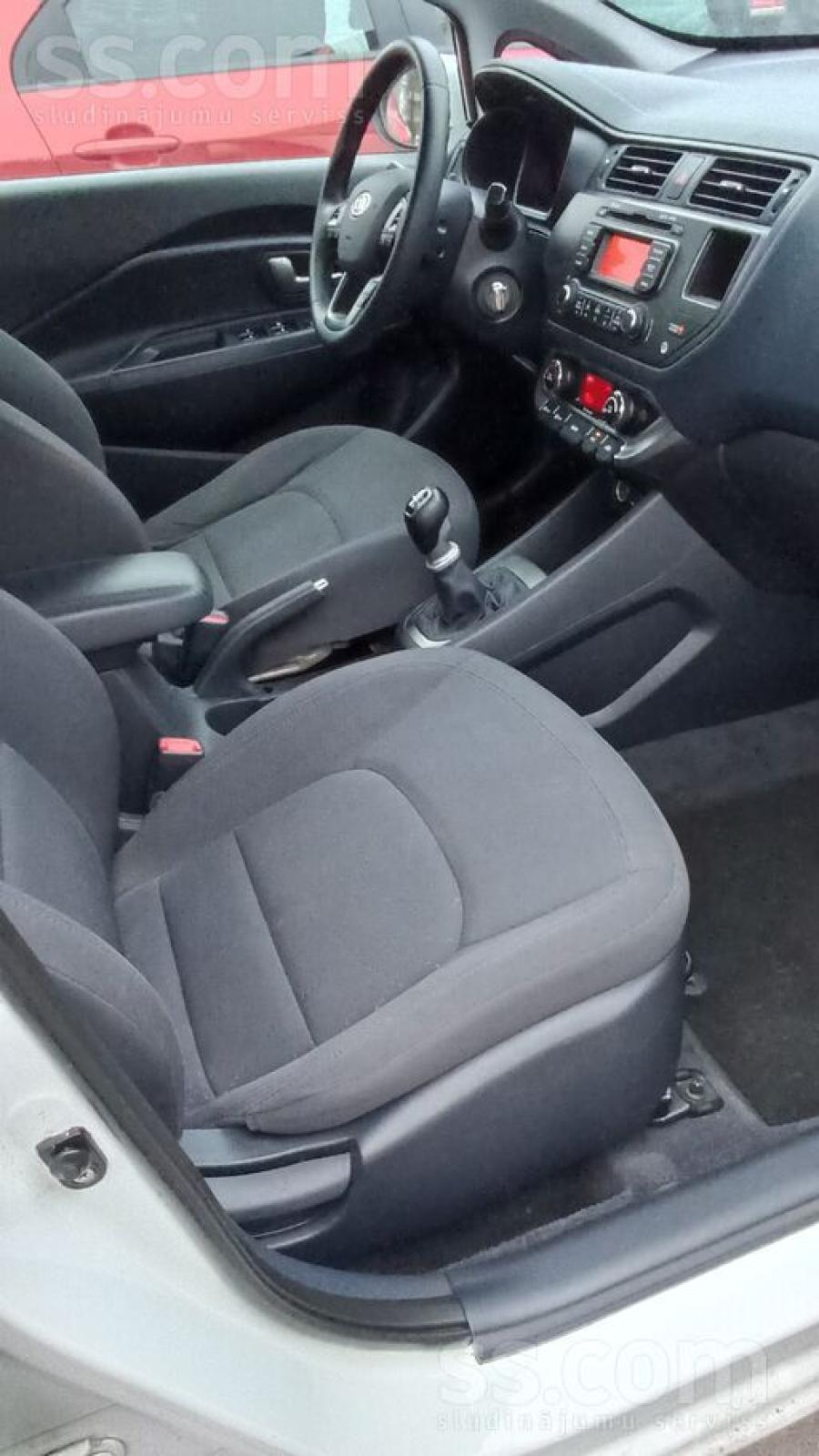White Kia Rio 2011 in Riga, with an engine capacity of 1.40 L and mileage of 135 thousand km for 3550 €, photo 12 on AUTOMOTO.COM.LV