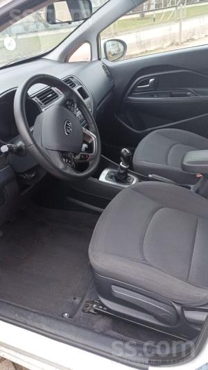White Kia Rio 2011 in Riga, with an engine capacity of 1.40 L and mileage of 135 thousand km for 3550 €, photo 13 on AUTOMOTO.COM.LV