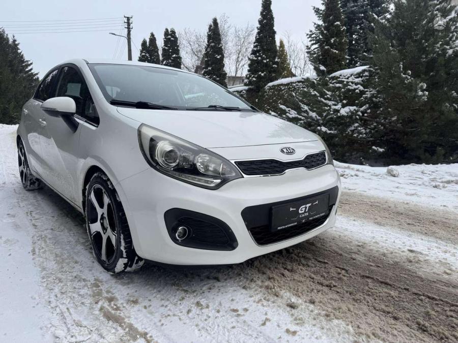 White Kia Rio 2012 in Alytus, with an engine capacity of 1.40 L and mileage of 275 thousand km for 2999 €, photo 9 on AUTOMOTO.COM.LV
