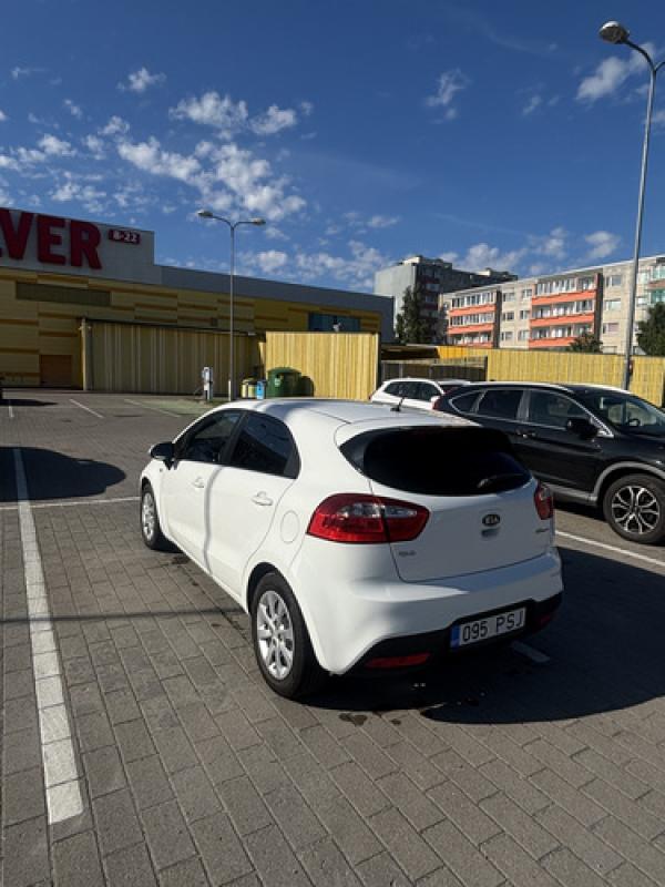 Balts Kia Rio 2012 Tallina, ar dzinēja tilpumu 1.10 L un nobraukumu 248 tūkst. km par 3300 €, foto 4 vietnē AUTOMOTO.COM.LV