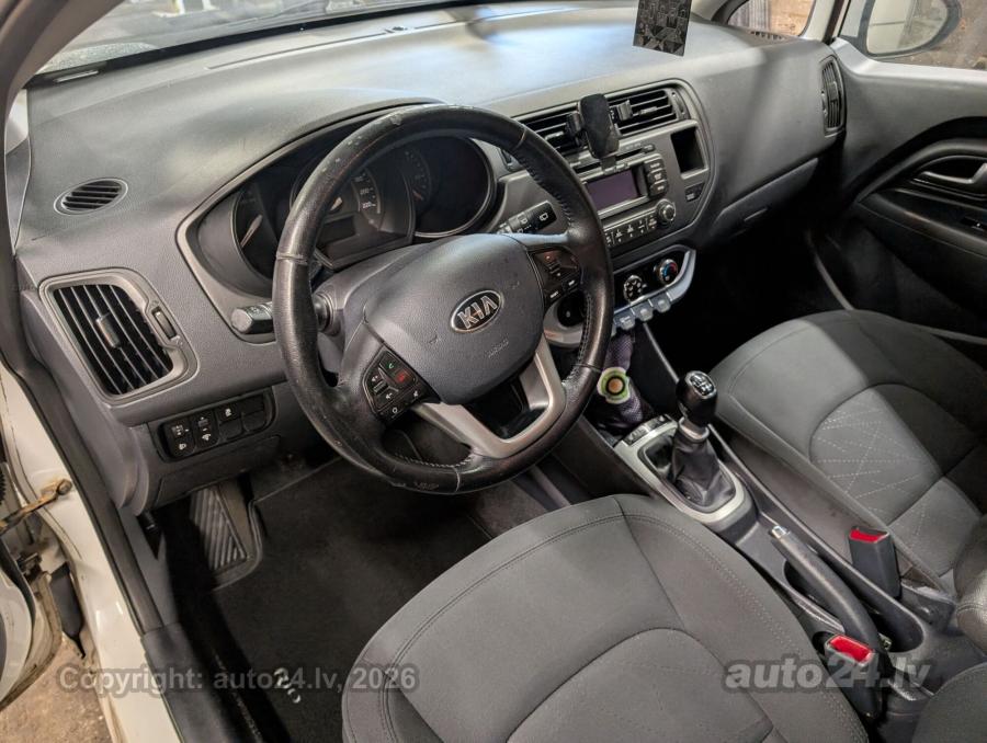 Balts Kia Rio 2013 Tallina, ar dzinēja tilpumu 1.10 L un nobraukumu 310 tūkst. km par 3100 €, foto 8 vietnē AUTOMOTO.COM.LV