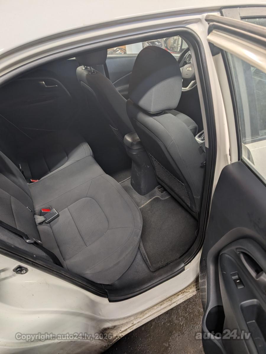 Balts Kia Rio 2013 Tallina, ar dzinēja tilpumu 1.10 L un nobraukumu 310 tūkst. km par 3100 €, foto 11 vietnē AUTOMOTO.COM.LV