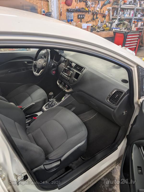 Balts Kia Rio 2013 Rapla, ar dzinēja tilpumu 1.10 L un nobraukumu 305 tūkst. km par 2700 €, foto 9 vietnē AUTOMOTO.COM.LV