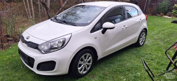 White Kia Rio 2014 in Klaipeda, with an engine capacity of 1.10 L and mileage of 253 thousand km for 2900 €, photo 1 on AUTOMOTO.COM.LV