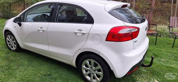 White Kia Rio 2014 in Klaipeda, with an engine capacity of 1.10 L and mileage of 253 thousand km for 2900 €, photo 2 on AUTOMOTO.COM.LV